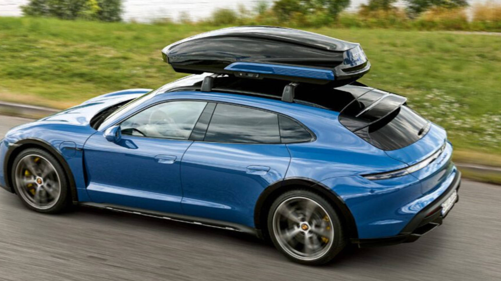 Is A Roof Cargo Box Worth The Money? | Cars Booster